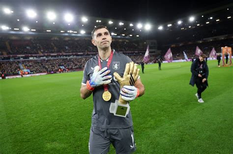 Video el homenaje para el Dibu Martínez en su regreso al Aston Villa