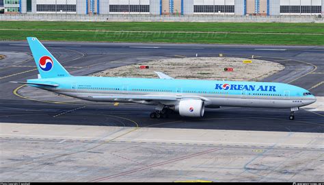 HL8218 Korean Air Boeing 777 3B5ER Photo By Sunshydl ID 1349329