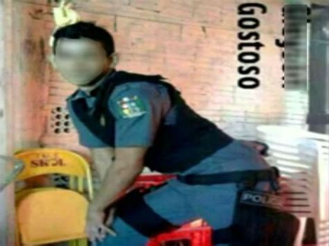 G Suspeito De Roubo Posa Farda Da Pm E Diz Ser Gostoso No