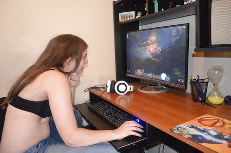 Sex Naked And Playing Diablo Image 94293959