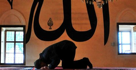 Yatsı namazı nasıl kılınır ve kaç rekat Yatsı namazı kılınışında hangi