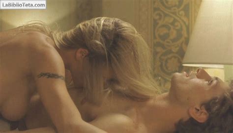 Michelle Hunziker Desnuda En Voglio Stare Sotto Al Letto 1999 La