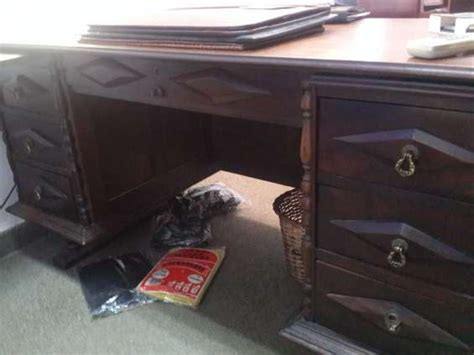 Vendo escritorio ejecutivo antiguo de madera estilo holandés en