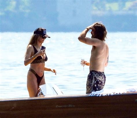 Galerie Foto Heidi Klum în costum de baie pe barcă alături de soț