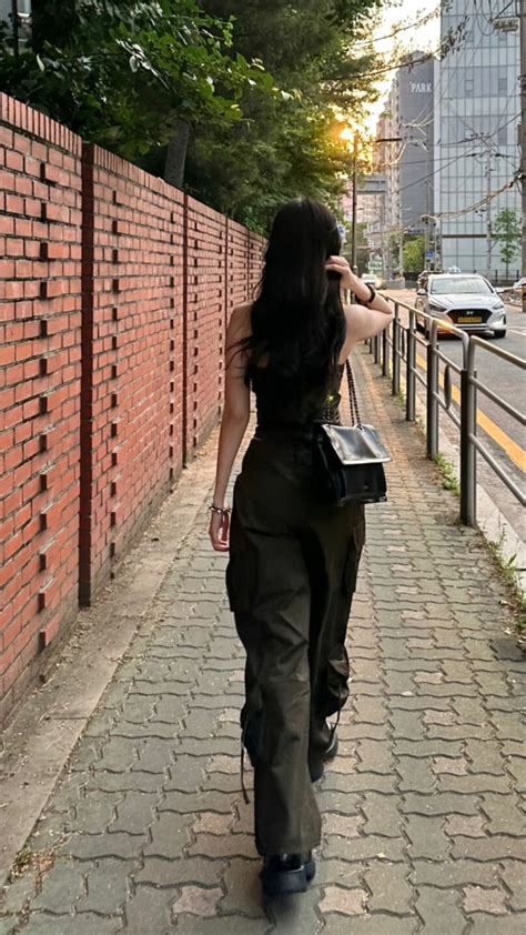 Pin Oleh Kanykei Atabekova Di Di Pemotretan Set Pakaian