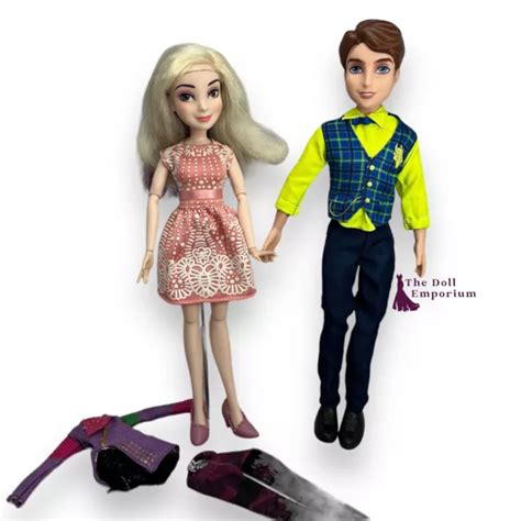 DISNEY DESCENDANTS DOLLS Switch Hair Mal And King Ben Dolls 24 95