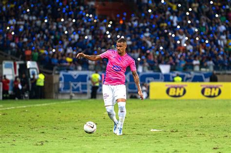 Cruzeiro acerta Zé Ivaldo para 2024 após jogo duro do Athletico