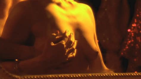 Naked B R Nice Marlohe In Un Bonheur N Arrive Jamais Seul