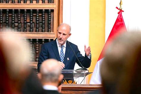 Ejecutivo autoriza viaje del canciller Javier González Olaechea a
