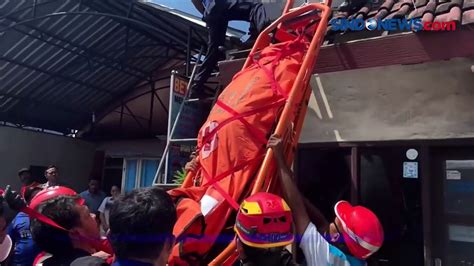 Perbaiki Atap Rumah Pria Di Malang Ditemukan Tewas Video Dailymotion