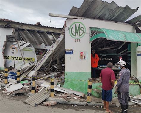 Caminhonete Desgovernada Invade Loja De Tintas Em Jacobina E Deixa