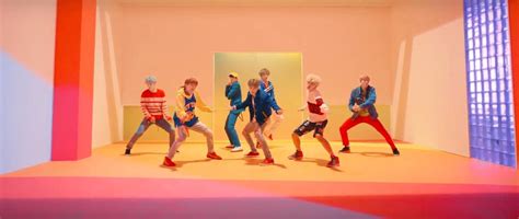 BTS DNA 2017