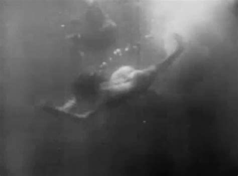 Dolores Del R O Screenshot Of The Controversial Nude Swimming