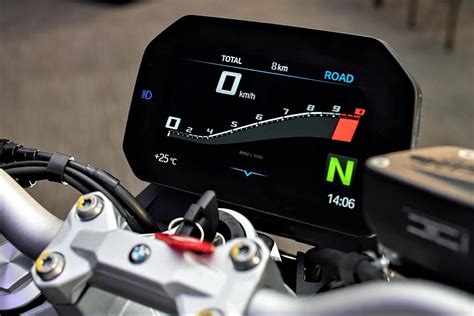 Apresentada nas versões Sport e Sport Plus nova naked BMW F 900 R