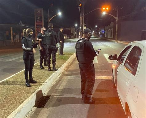 Casal Flagrado Fazendo Sexo Oral Carro Em Movimento E Homem Acaba