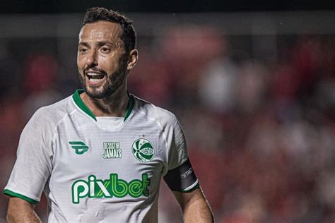 Nenê planeja jogar até os 43 anos no Juventude e adia volta ao Vasco