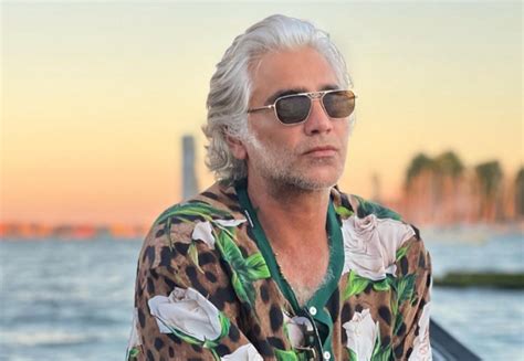 Alejandro Fernández luce como señora La discriminación disfrazada de