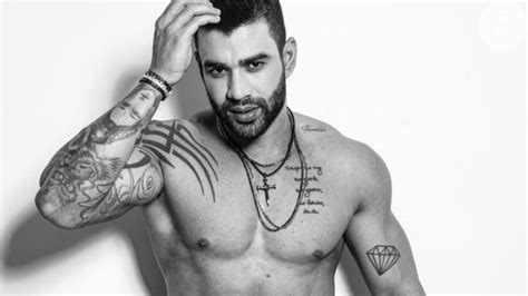 Gusttavo Lima Exibe Barriga Definida Em Foto Sem Camisa E Famosos