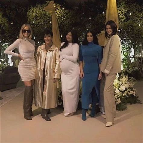 Kylie Jenner Posts Photos From Giraffe Themed Baby Shower Artofit