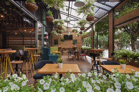 Top 10 quán cafe sân vườn đẹp nhất Sài Gòn để thưởng thức cà phê ngoài trời