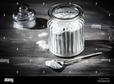 Sodium Bicarbonate Hi Res Stock Photography And Images Alamy