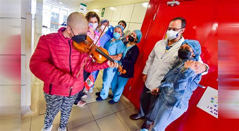 Menor de 15 años supera la leucemia y lo celebra tocando el violín