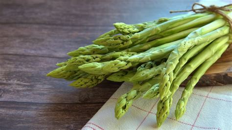 Espárragos verdes o trigueros a la plancha como entrante