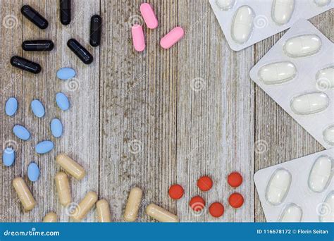 Píldoras De La Medicina Tabletas Y Ove Farmacéuticos Clasificados De