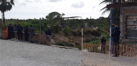 Corpo De Mulher Morta A Facadas Encontrado S Margens De Rio Em