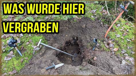 Tief Vergraben Unter Der Erde Schatzsuche Im Geheimnisvollen Garten