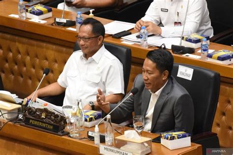 Baleg Sepakati Aturan Soal Batas Usia Di RUU Pilkada Merujuk MA