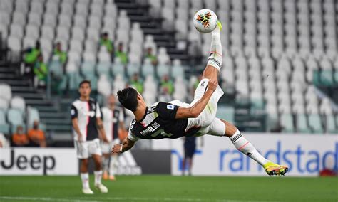 Le Leggende Della Juventus La Storia Bianconera In 30 Ritratti Dei