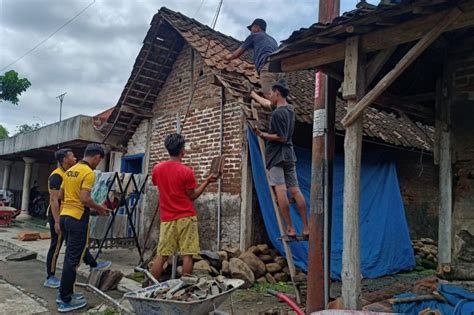 Angin Puting Beliung Merusak Puluhan Rumah Warga Di Kabupaten Madiun