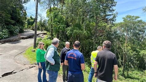 Em Gramado um bairro inteiro é evacuado após imensas rachaduras