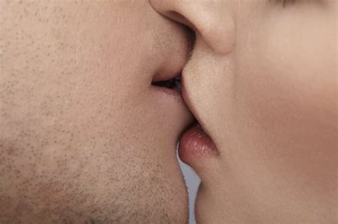 Mundo Positivo Conheça o beijo de cada signo e escolha o melhor