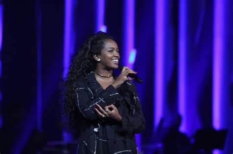 Iza Estreia No M Sica Boa Ao Vivo Do Multishow Ofuxico
