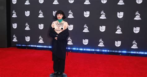 Mon Laferte Se Desnuda En Los Latin Grammy Como Protesta A Su Pa S Video