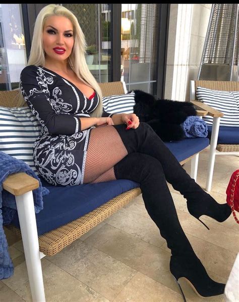 Busty Milf Kuvia Nere