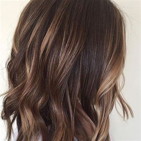 50 Stilvolle Vorschläge für Braune Haare mit Blonden Strähnen