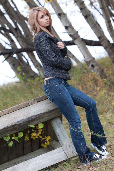 Пин на доске Flared jeans chucks