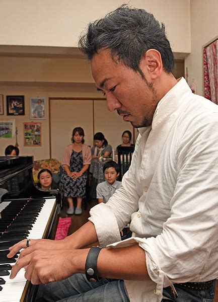 7本指のピアニスト座右の銘は毒は愛をもって制すNEWSポストセブン