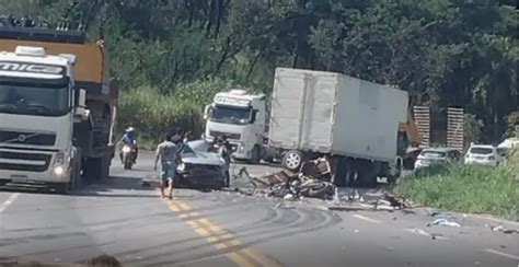 Acidente envolvendo caminhões e carros deixa uma vítima fatal e