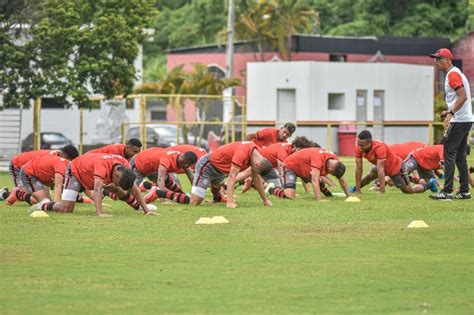 Vitória visita o CRB para tentar salvar temporada já cheia de fracassos