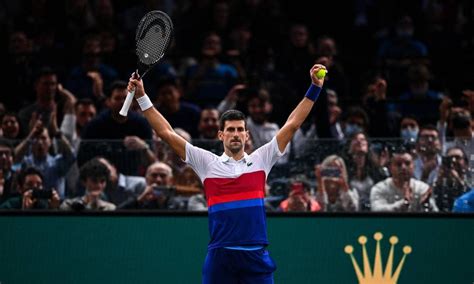 Djokovic bate recorde e fecha o ano como número 1 pela sétima vez