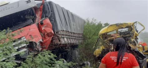 Homem morre e sete pessoas ficam feridas após batida entre três