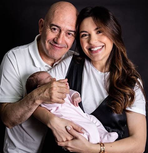 Sara Barradas e José Raposo mostram o rosto da filha pela primeira vez