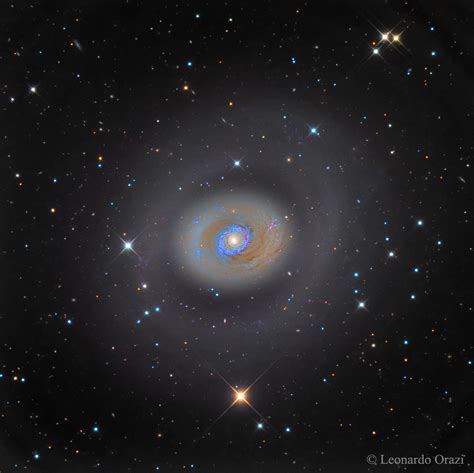 O Anel Interno da Galáxia Espiral NGC 1512