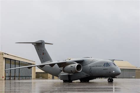 KC 390 da FAP transporta helicópteros dos EUA para Portugal Força Aérea