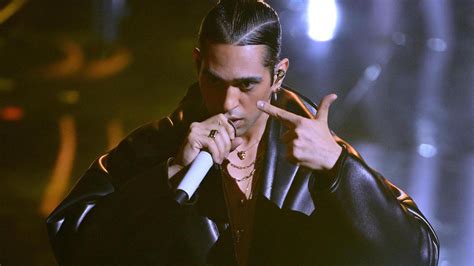 Mahmood Tutti Pazzi Per La Coreografia Di Tuta Gold Aspettando I