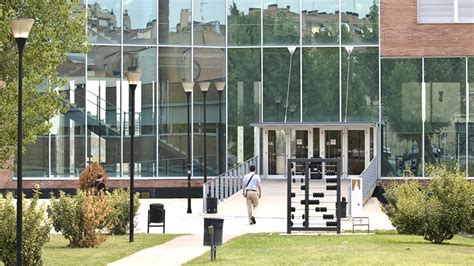 La UAB estrena en el curso 2024 2025 la mención dual del grado en